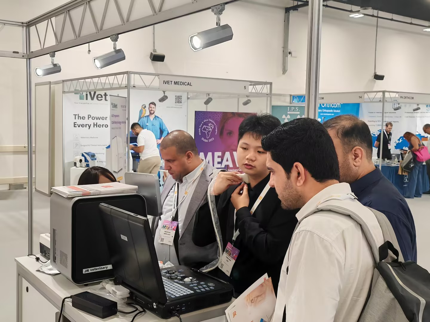 EMP JR Showcases Ultrasound and Vet Ultra AI at 2025 MEAVC, Dubai-JR Animal